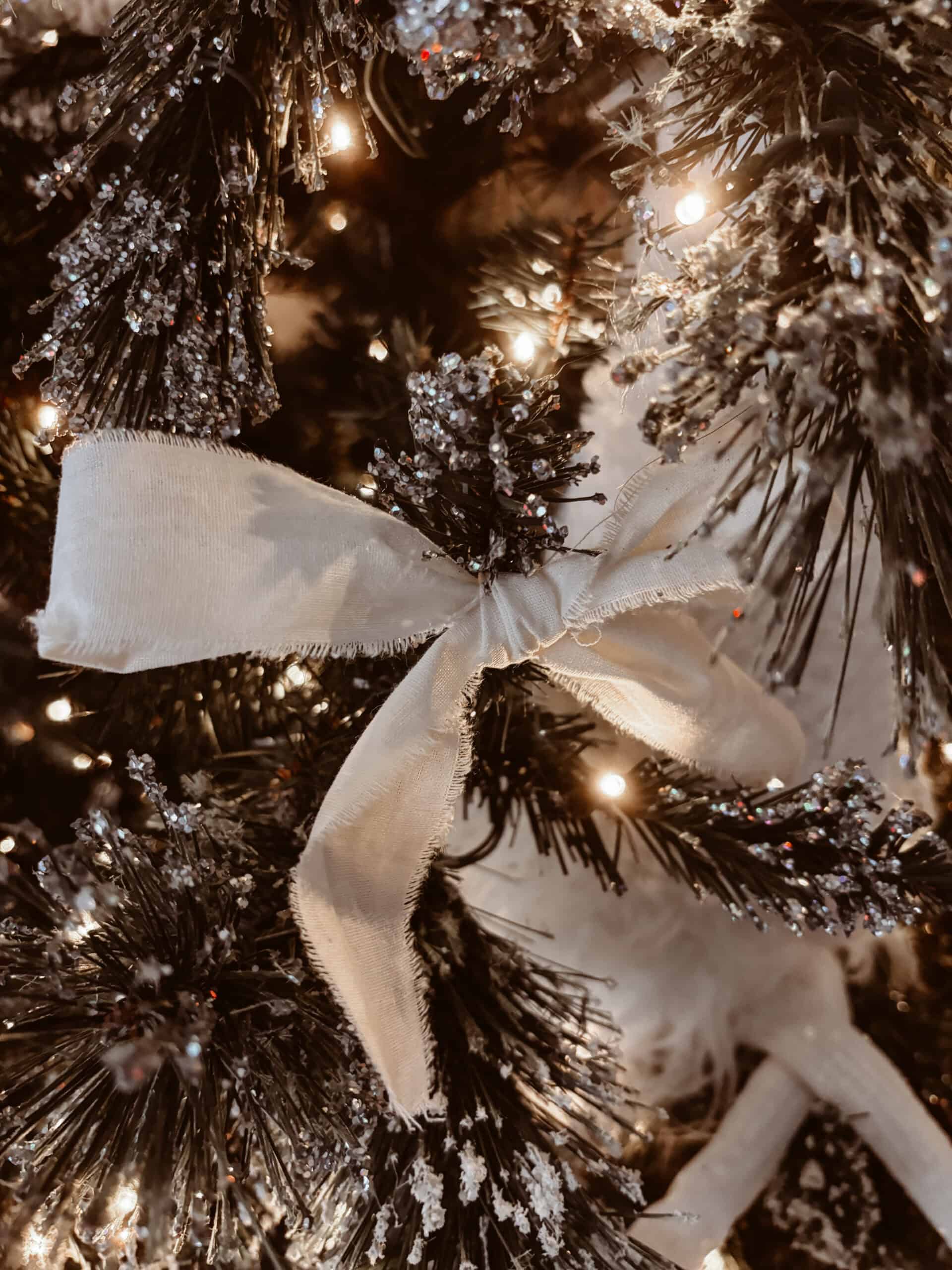 9 Popular Bows on Christmas Tree - She Needs Coffee