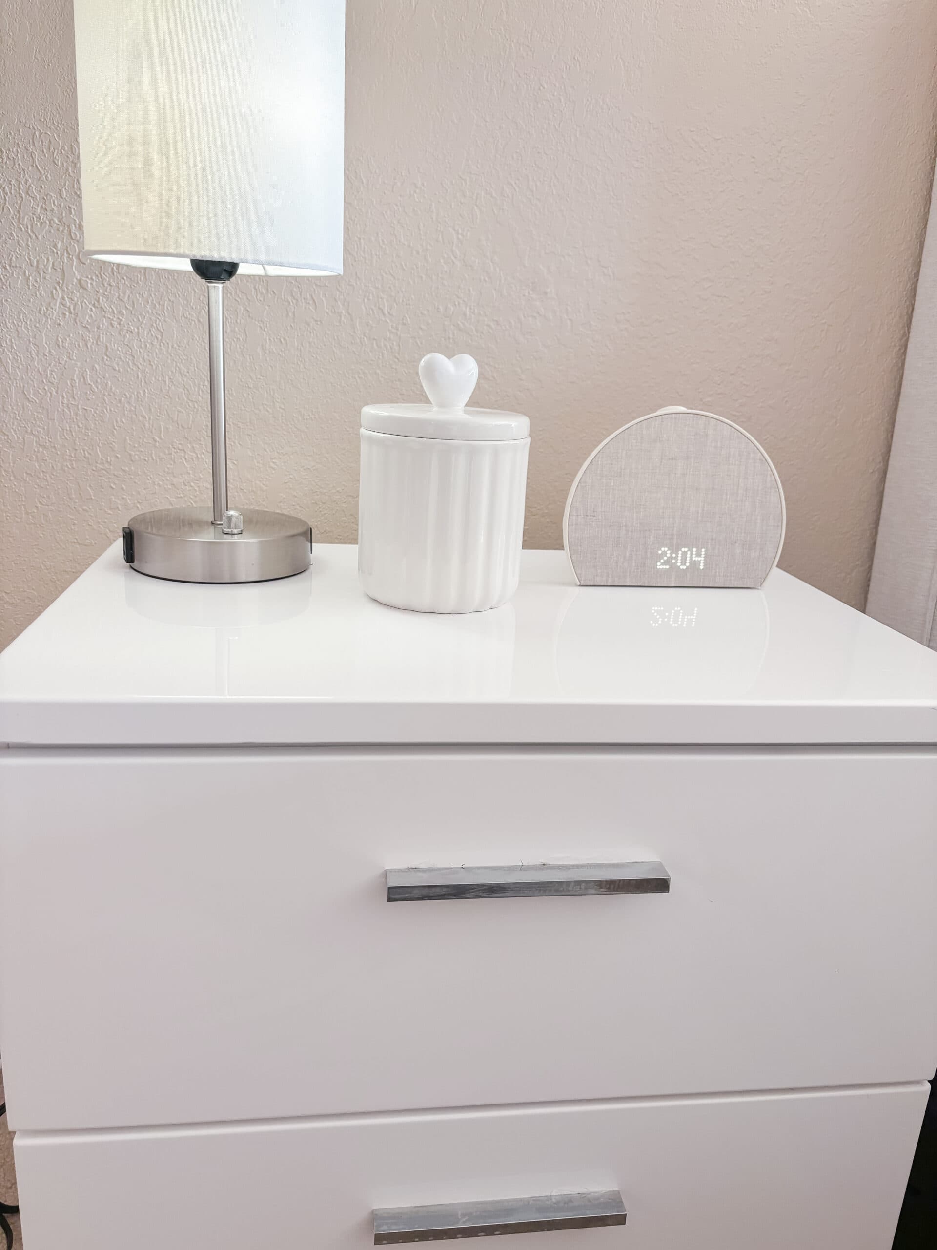 13 Decluttering Tips and Nightstand Organization Ideas You'll Love ...