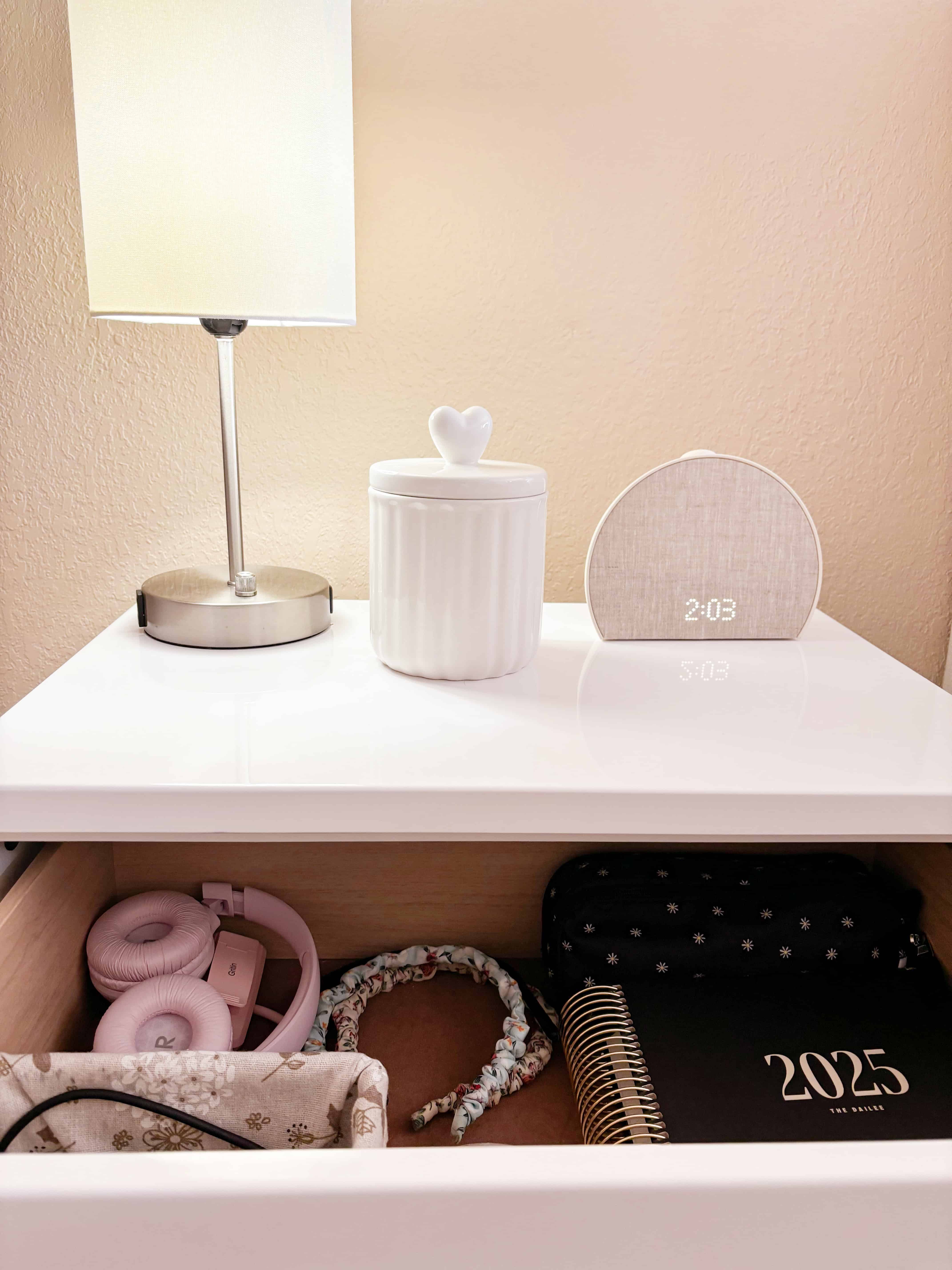 13 Decluttering Tips and Nightstand Organization Ideas You'll Love ...