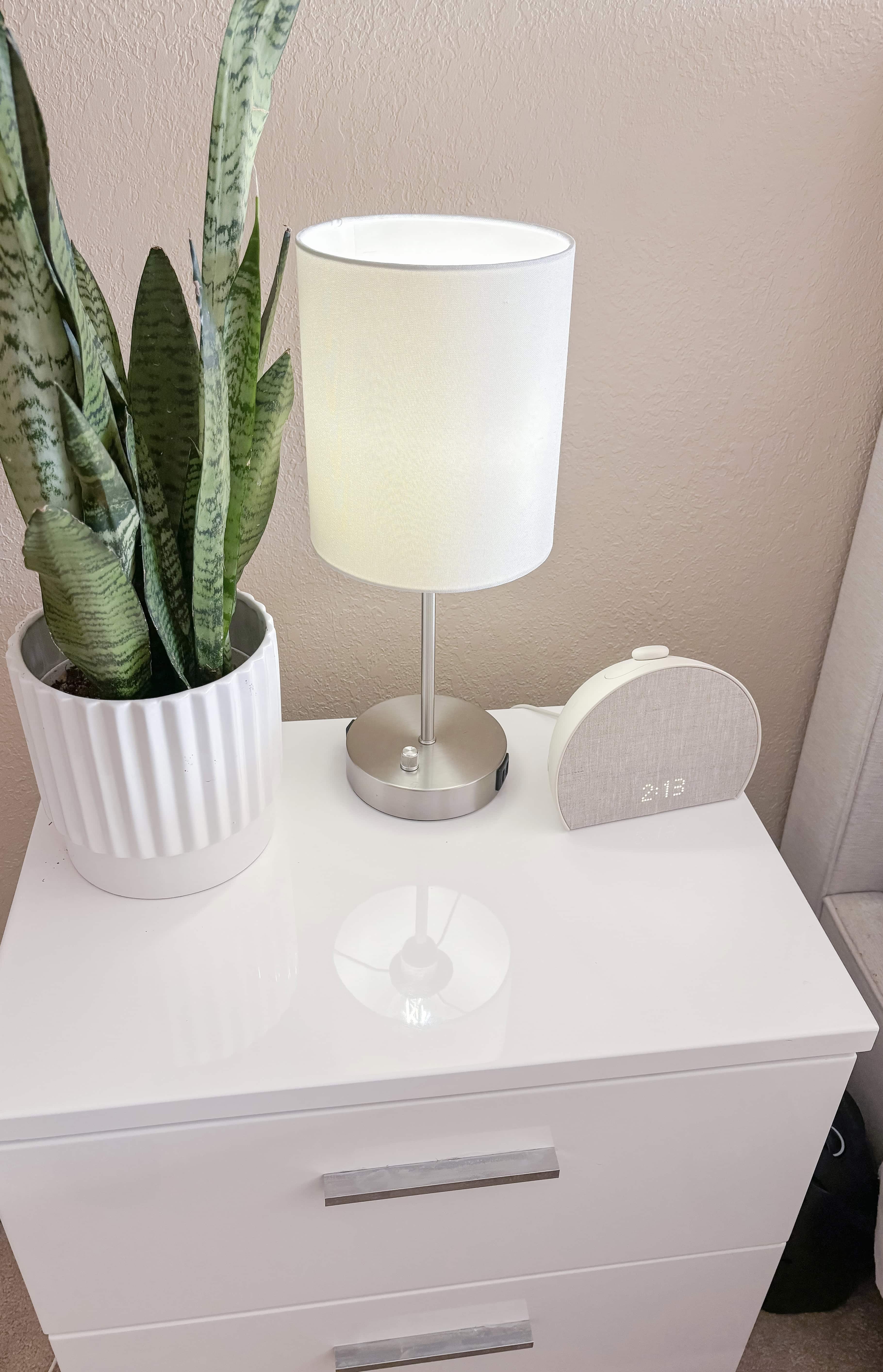 13 Decluttering Tips and Nightstand Organization Ideas You'll Love ...