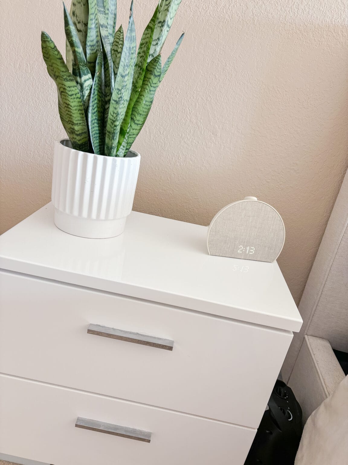 13 Decluttering Tips and Nightstand Organization Ideas You'll Love ...