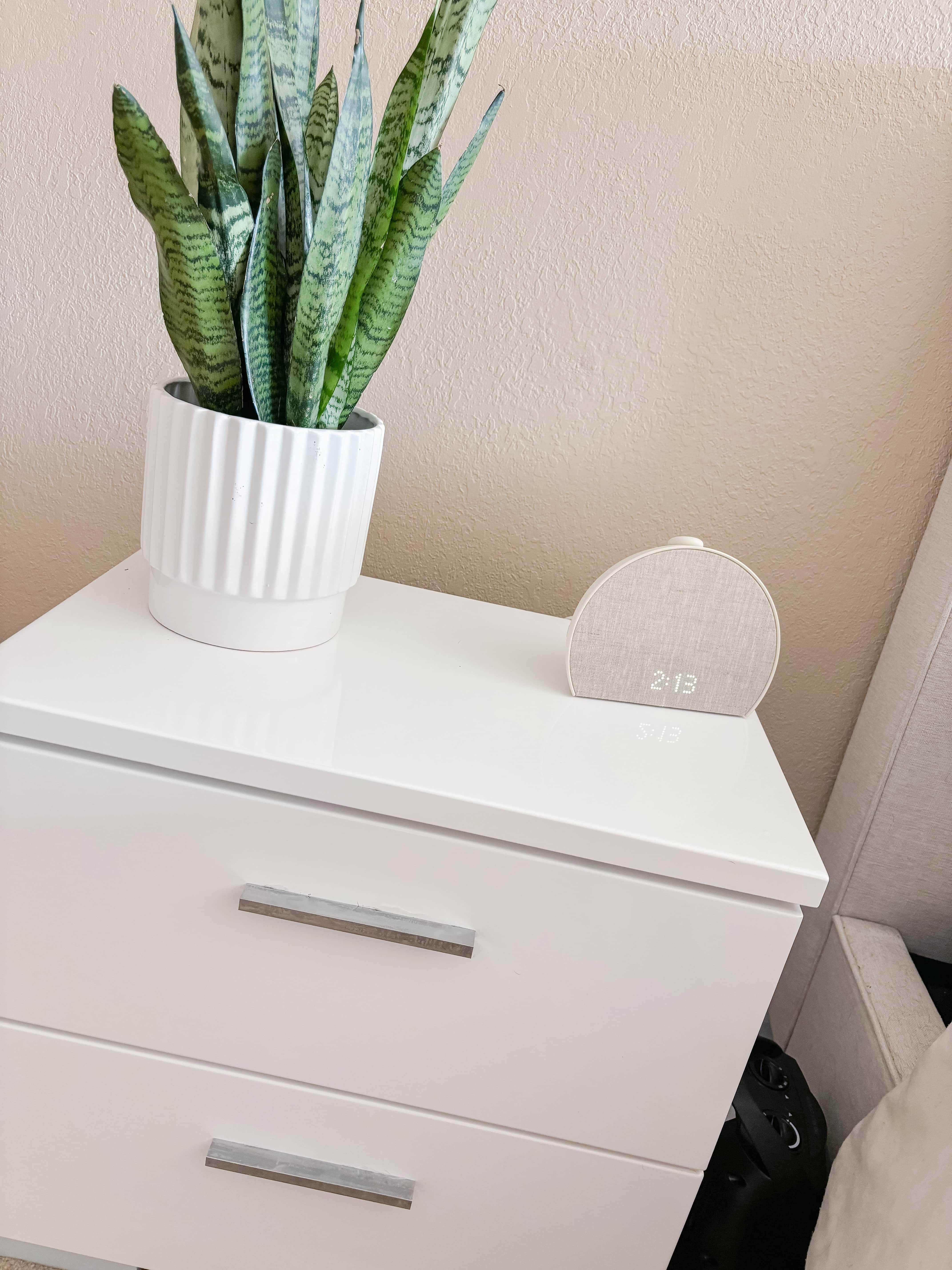 13 Decluttering Tips and Nightstand Organization Ideas You'll Love ...