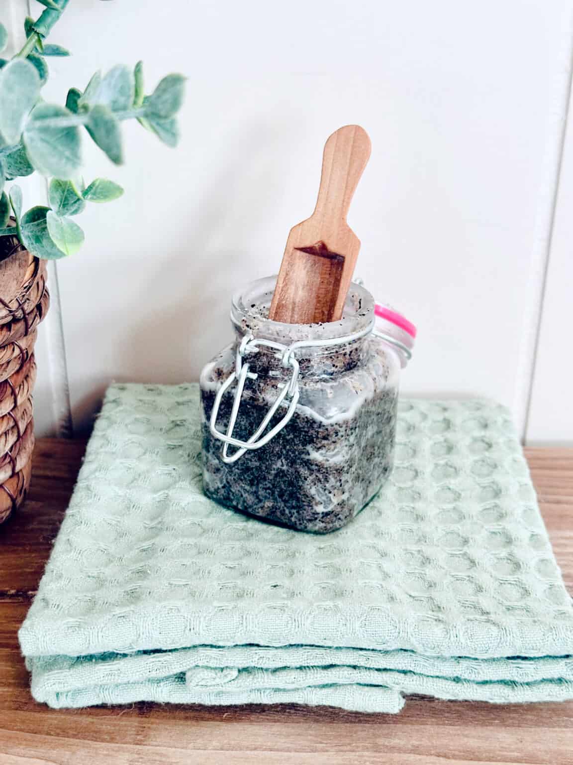 DIY Bug Balm: Natural Mosquito Repellent You Can Make at Home - She ...