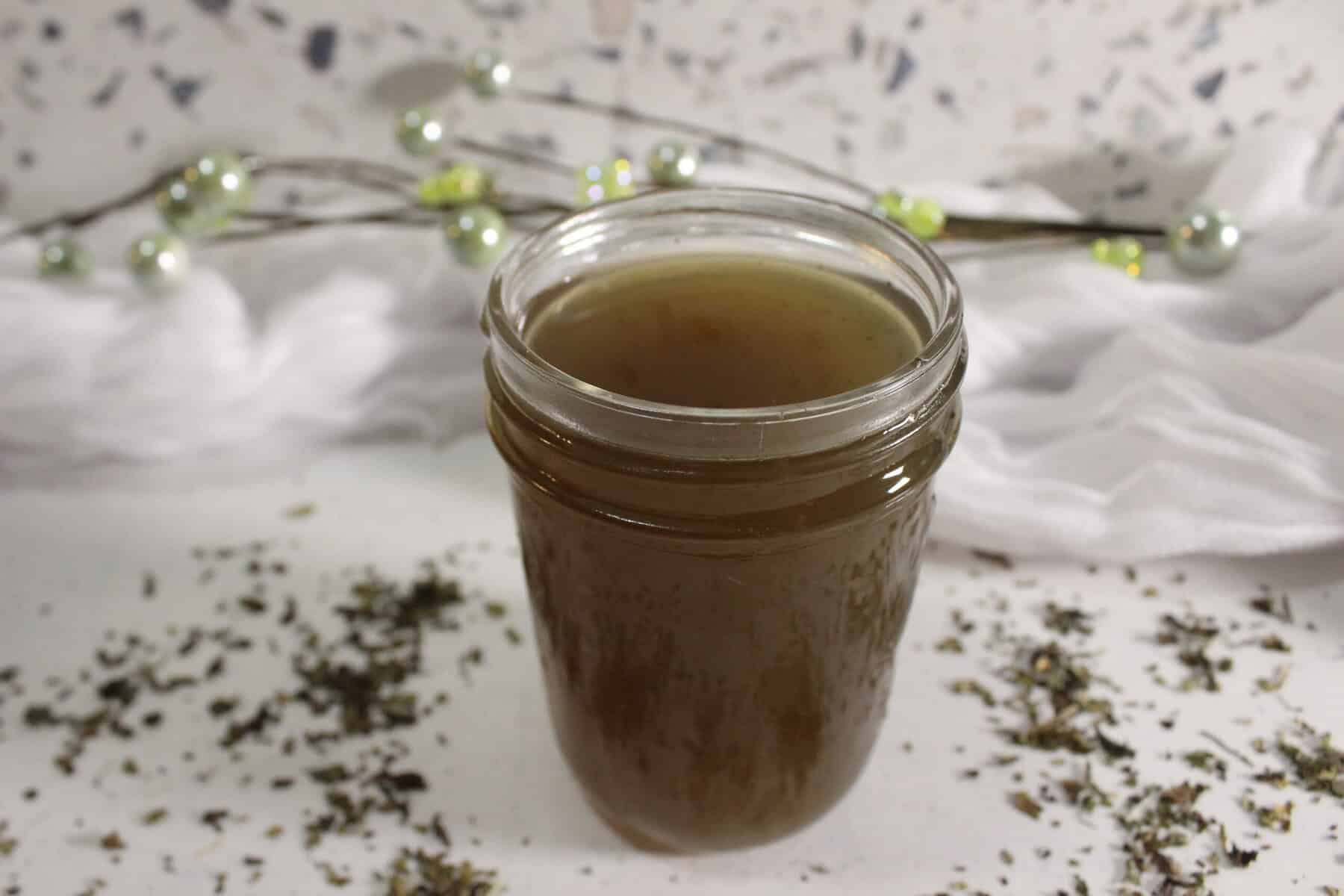 Homemade Fertilizer: How to Make and Use Comfrey Tea for Your Plants ...