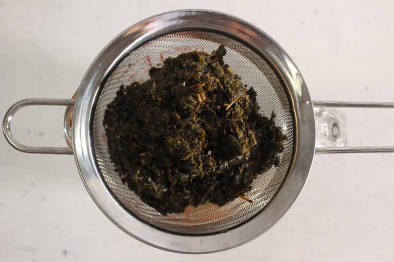 Homemade Fertilizer: How to Make and Use Comfrey Tea for Your Plants ...