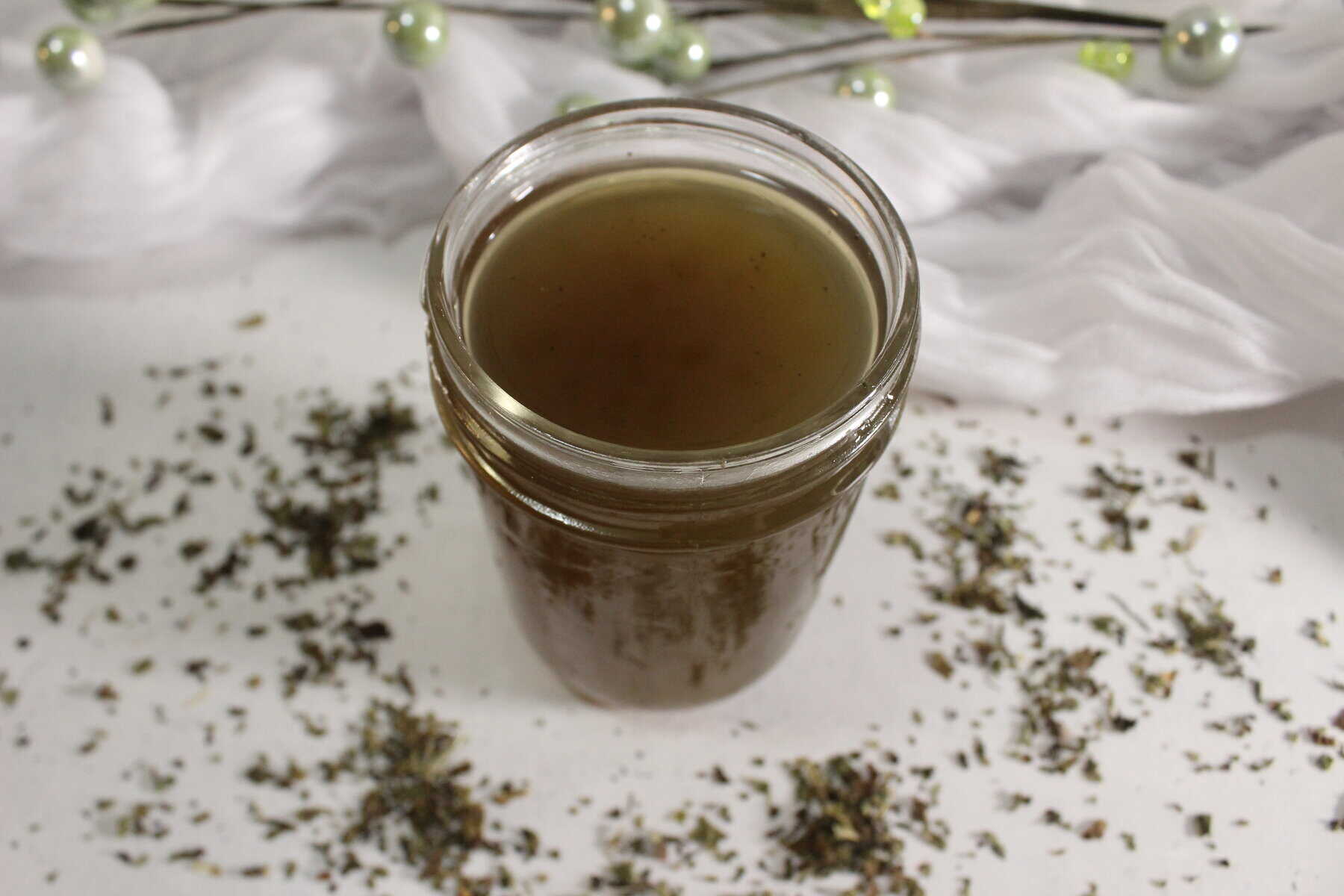 Homemade Fertilizer: How to Make and Use Comfrey Tea for Your Plants ...